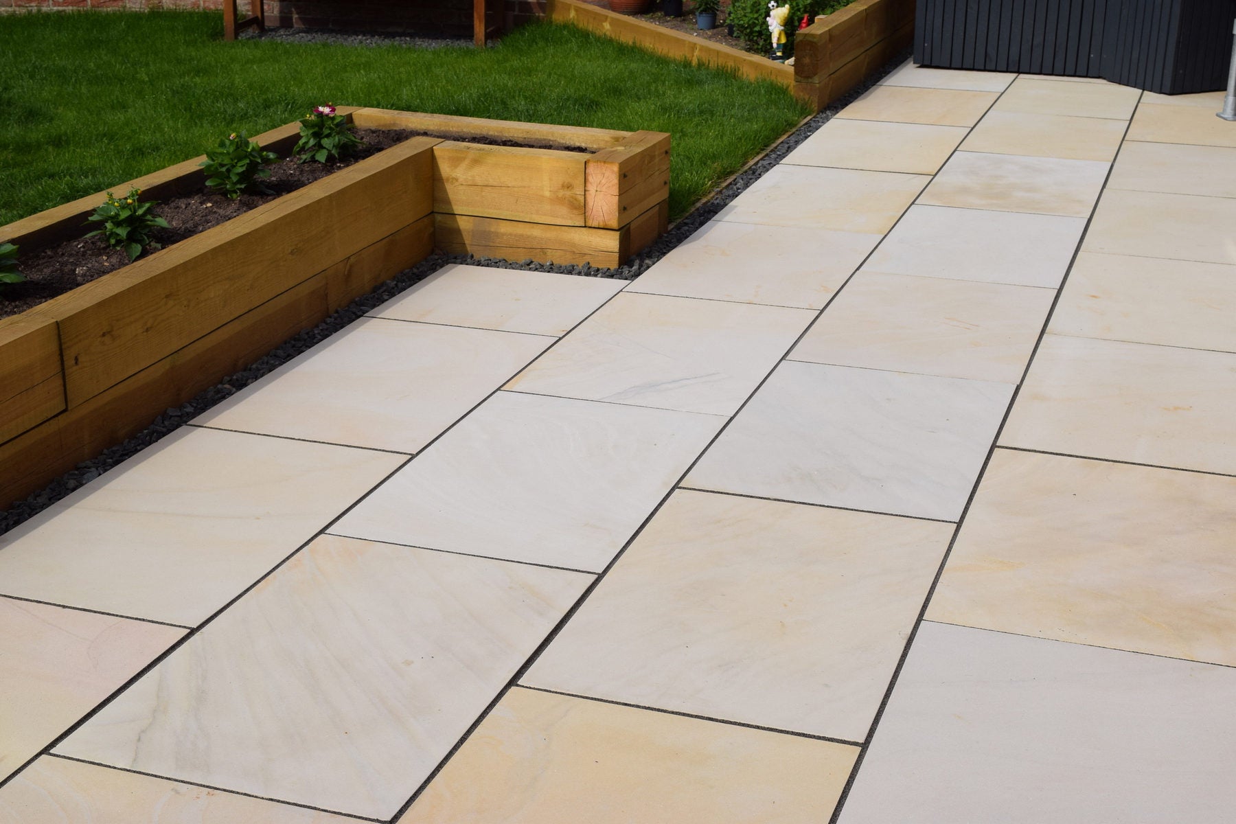 How to Repair Chipped Smooth Paving Slabs | Paving Slabs UK