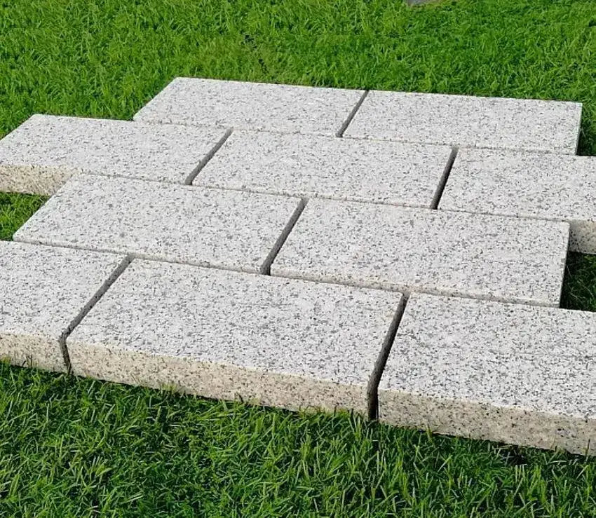 Sawn Silver Grey Granite Setts Edging Stones 200 x 100 x 30 mm | Paving ...
